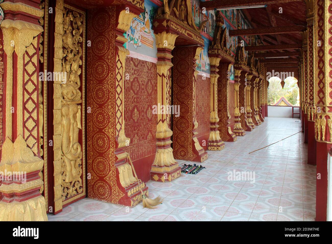 buddhist temple (wat manorom) in luang prabang (laos Stock Photo - Alamy