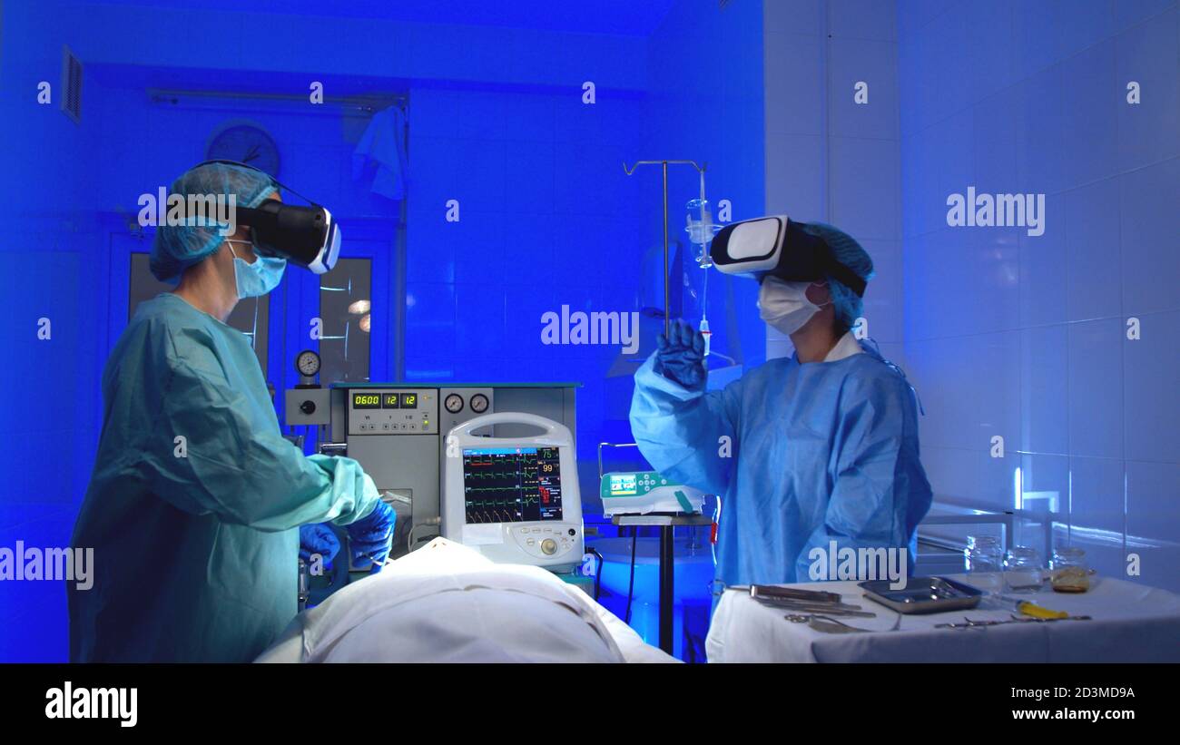 Doctors in VR glasses performing surgery in hospital Stock Photo - Alamy