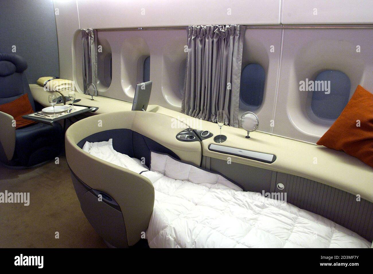 Boeing 747 interior cabin hi-res stock photography and images - Alamy