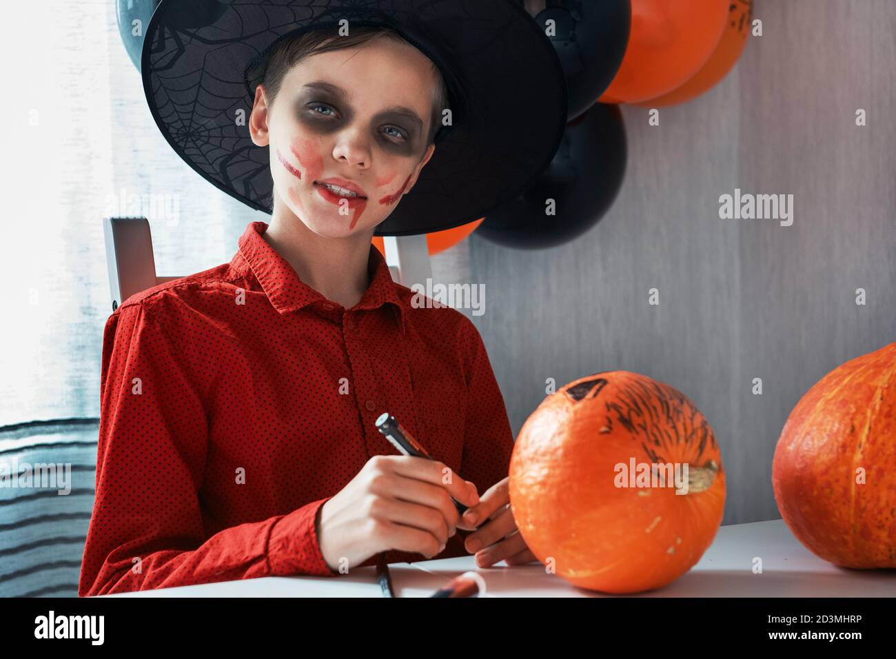 Masquerade person hi-res stock photography and images - Alamy