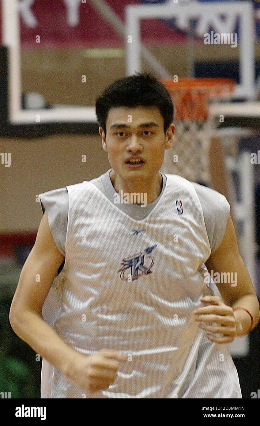 Yao ming center houston rockets hi-res stock photography and images - Alamy