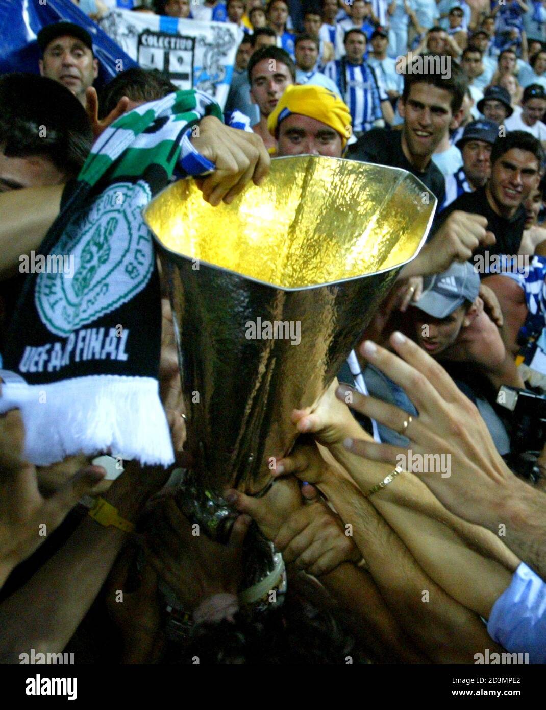 2003 uefa cup final porto celtic trophy hi-res stock photography and ...