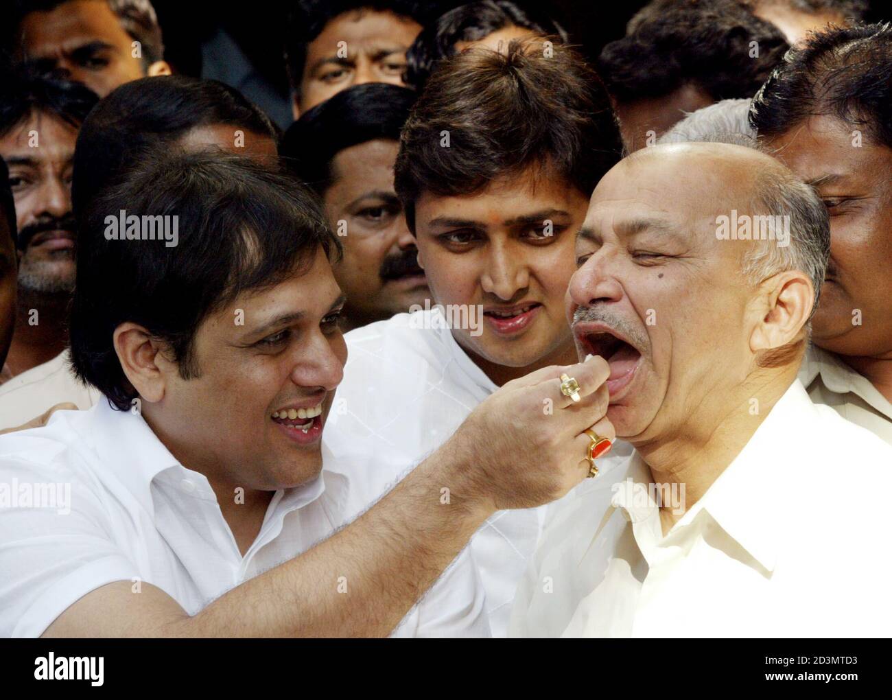 Sushil Kumar Shinde With Family