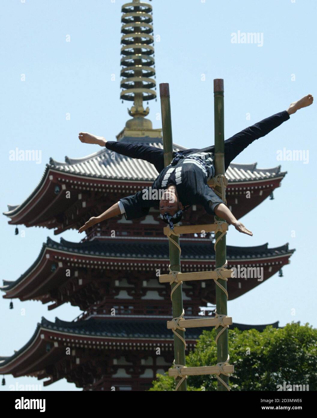 Japanese bamboo ladder hi-res stock photography and images - Alamy