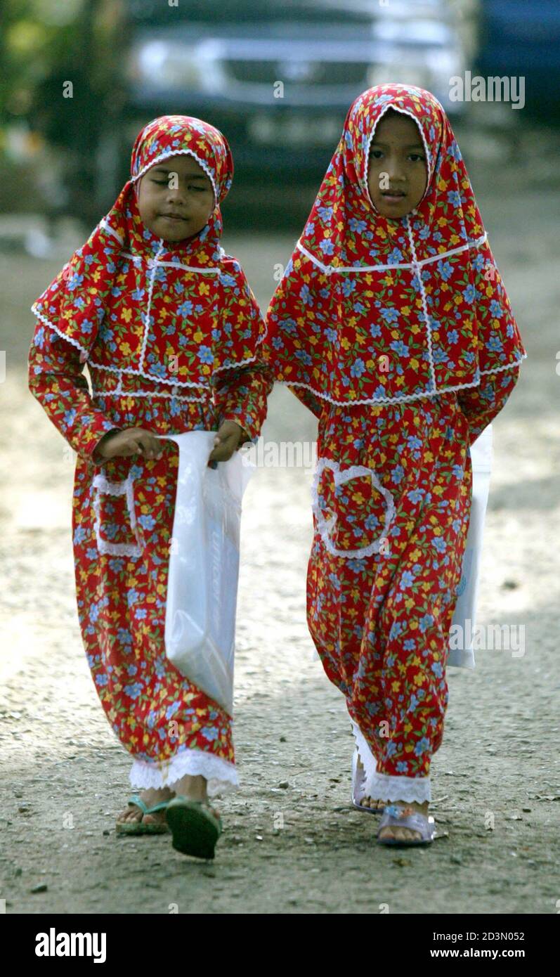 Girls school education in villages hi-res stock photography and images ...