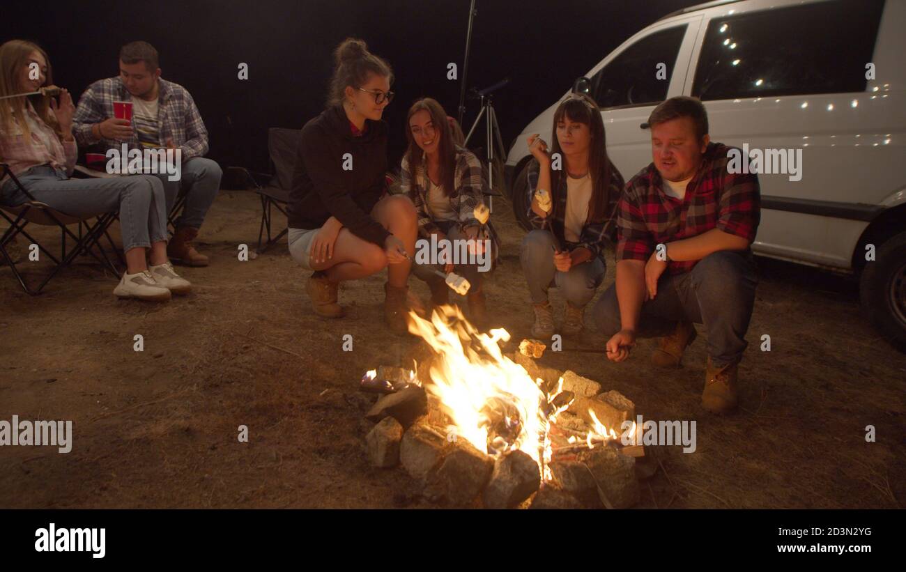 Young people chilling around hi-res stock photography and images - Alamy