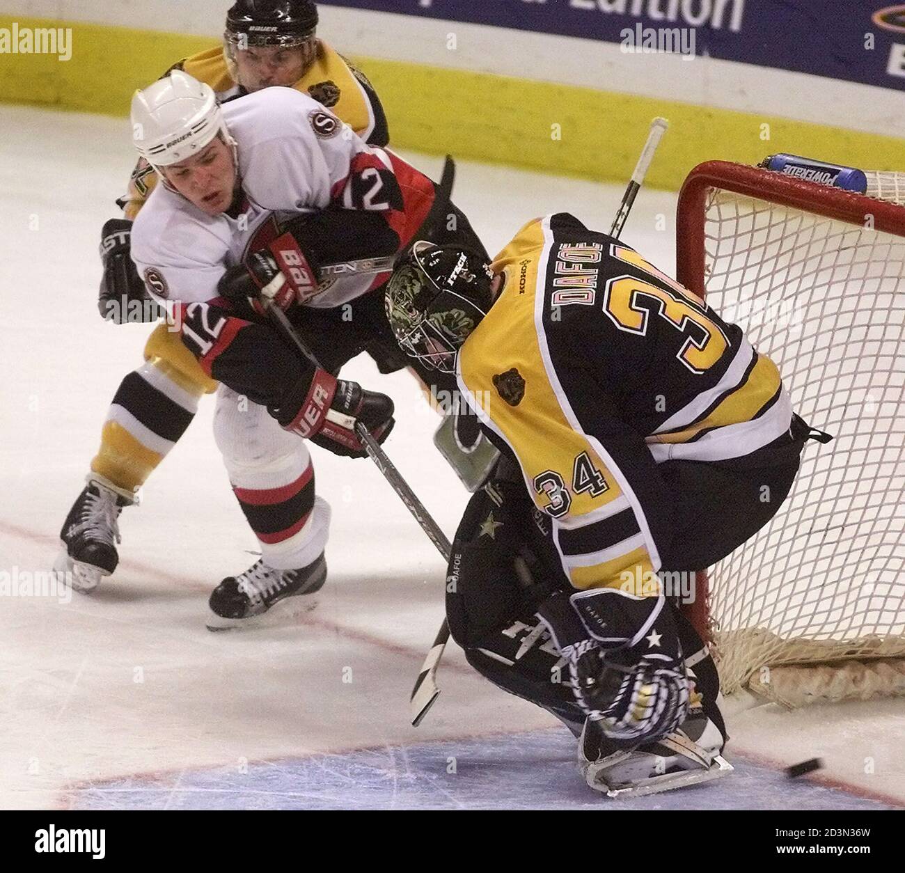 Goalie byron dafoe hi-res stock photography and images - Alamy