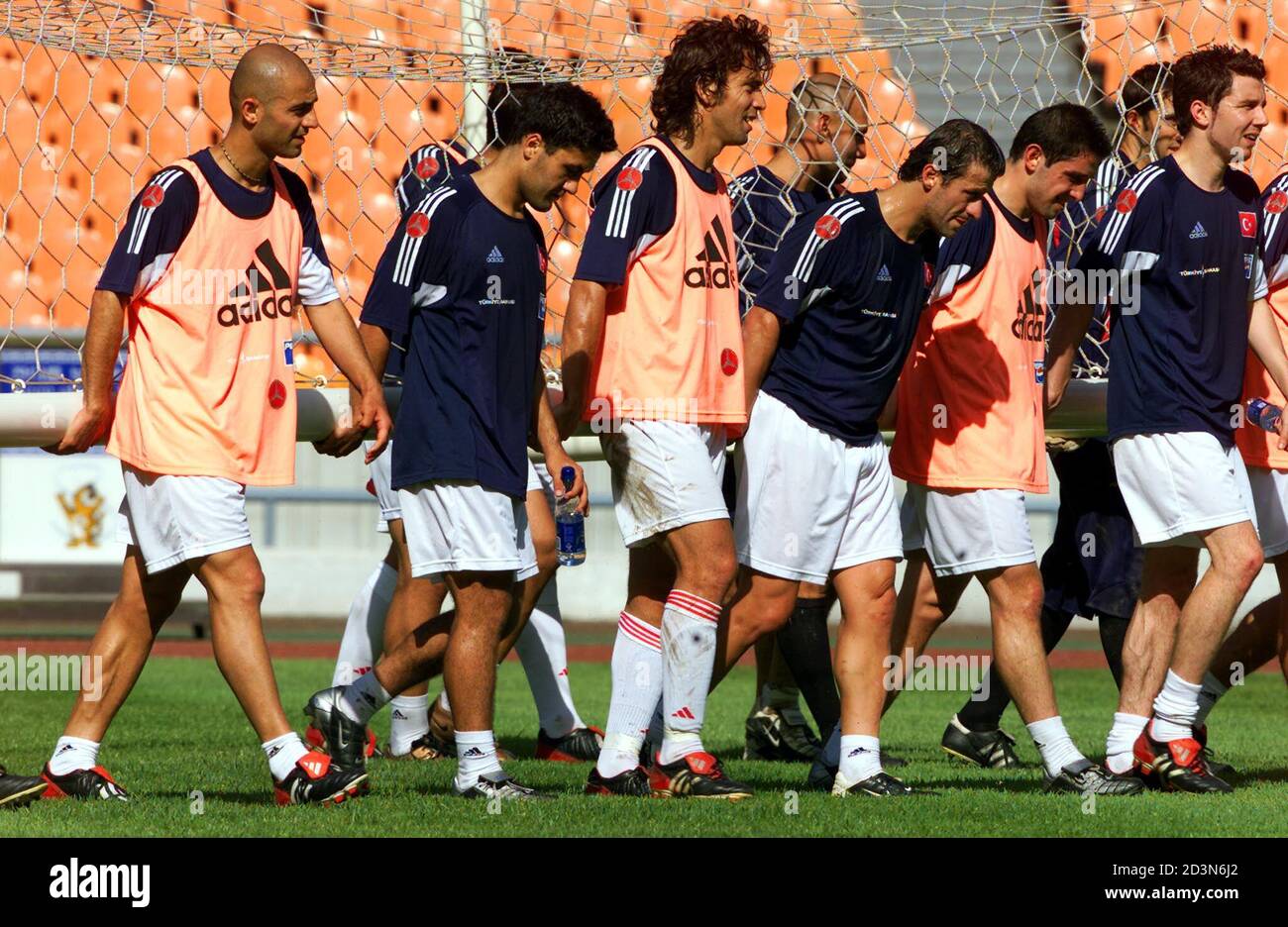 Right midfielder hi-res stock photography and images - Alamy