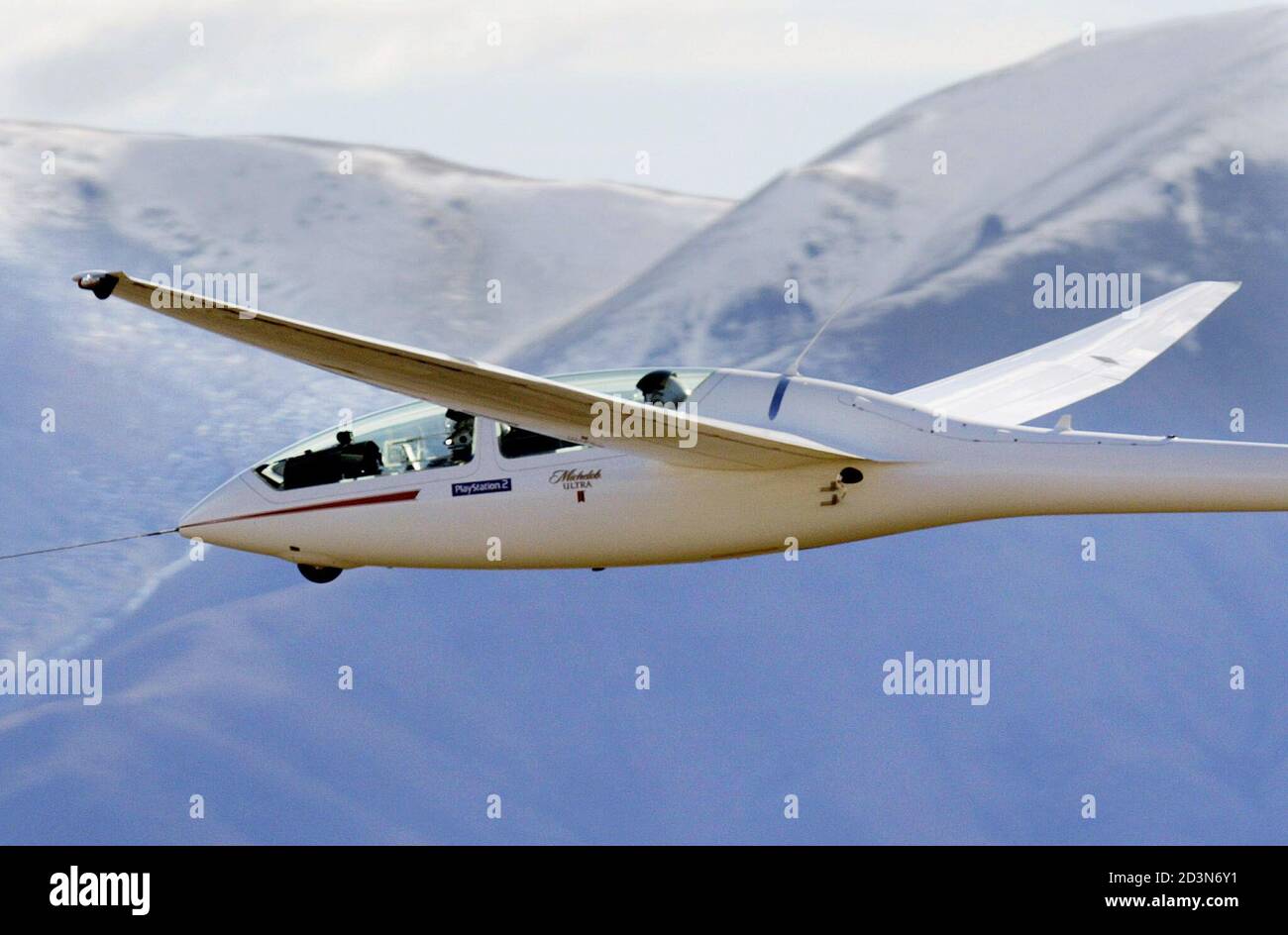 Glider under tow hi-res stock photography and images - Alamy