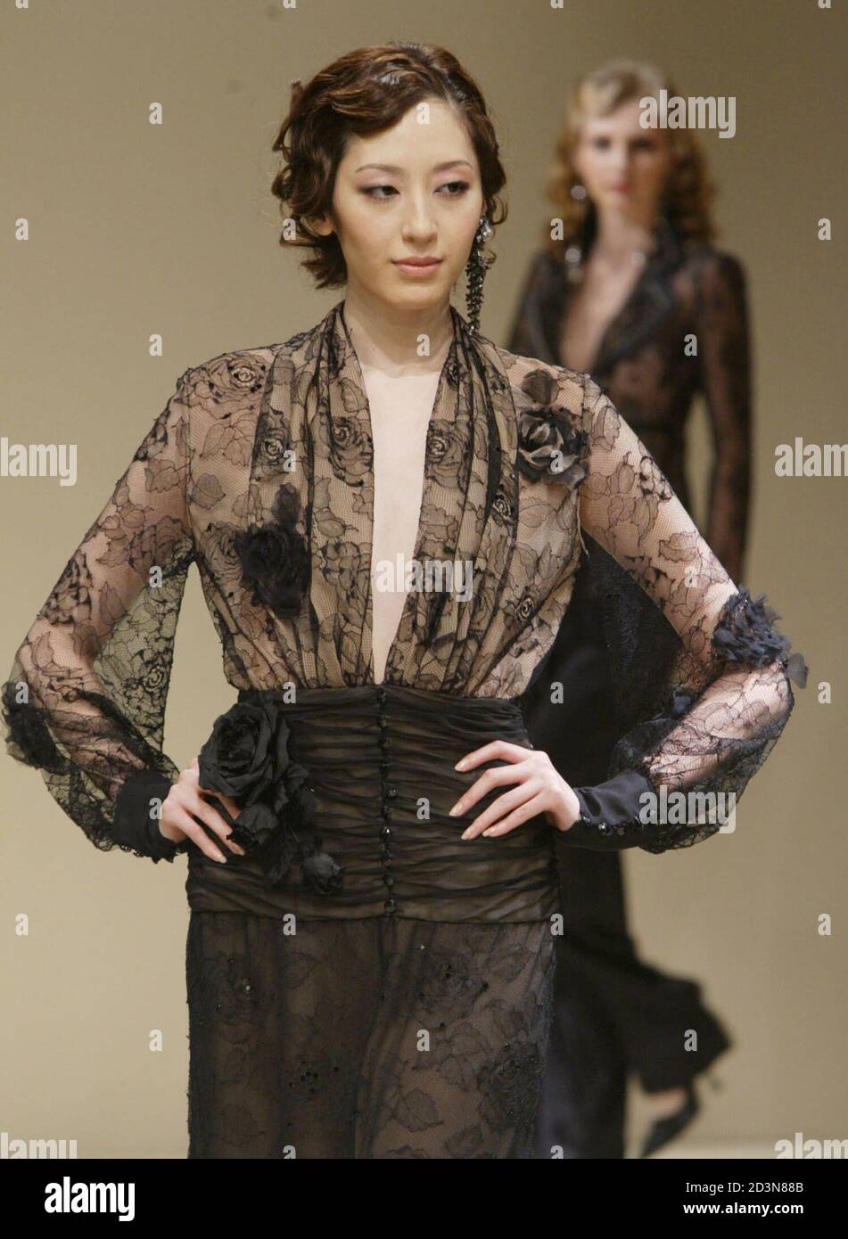 Fashion show hanae mori hi-res stock photography and images - Alamy
