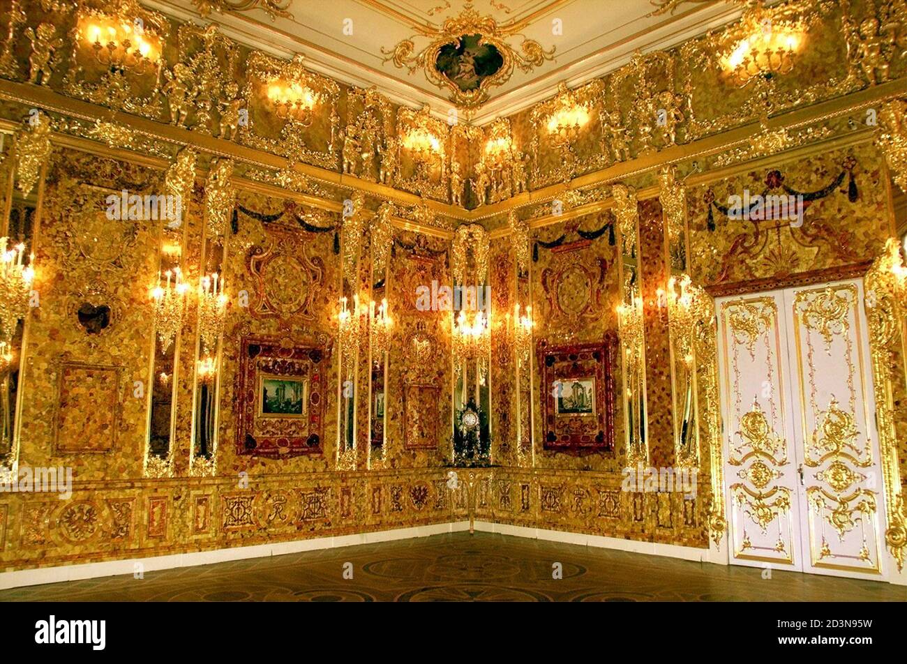 Amber room original hi-res stock photography and images - Alamy