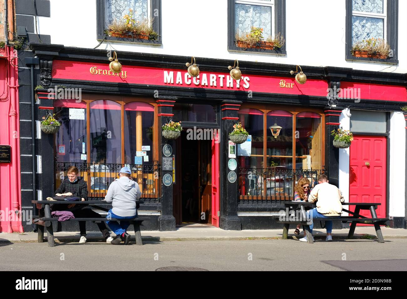 People irish village pub hi-res stock photography and images - Alamy
