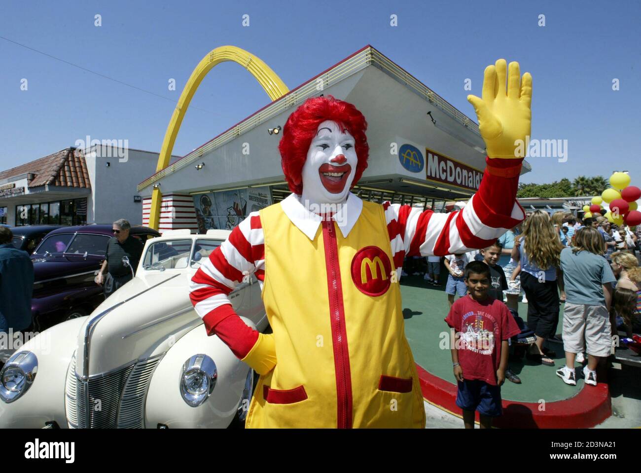 Ronald mcdonald character hi-res stock photography and images - Alamy