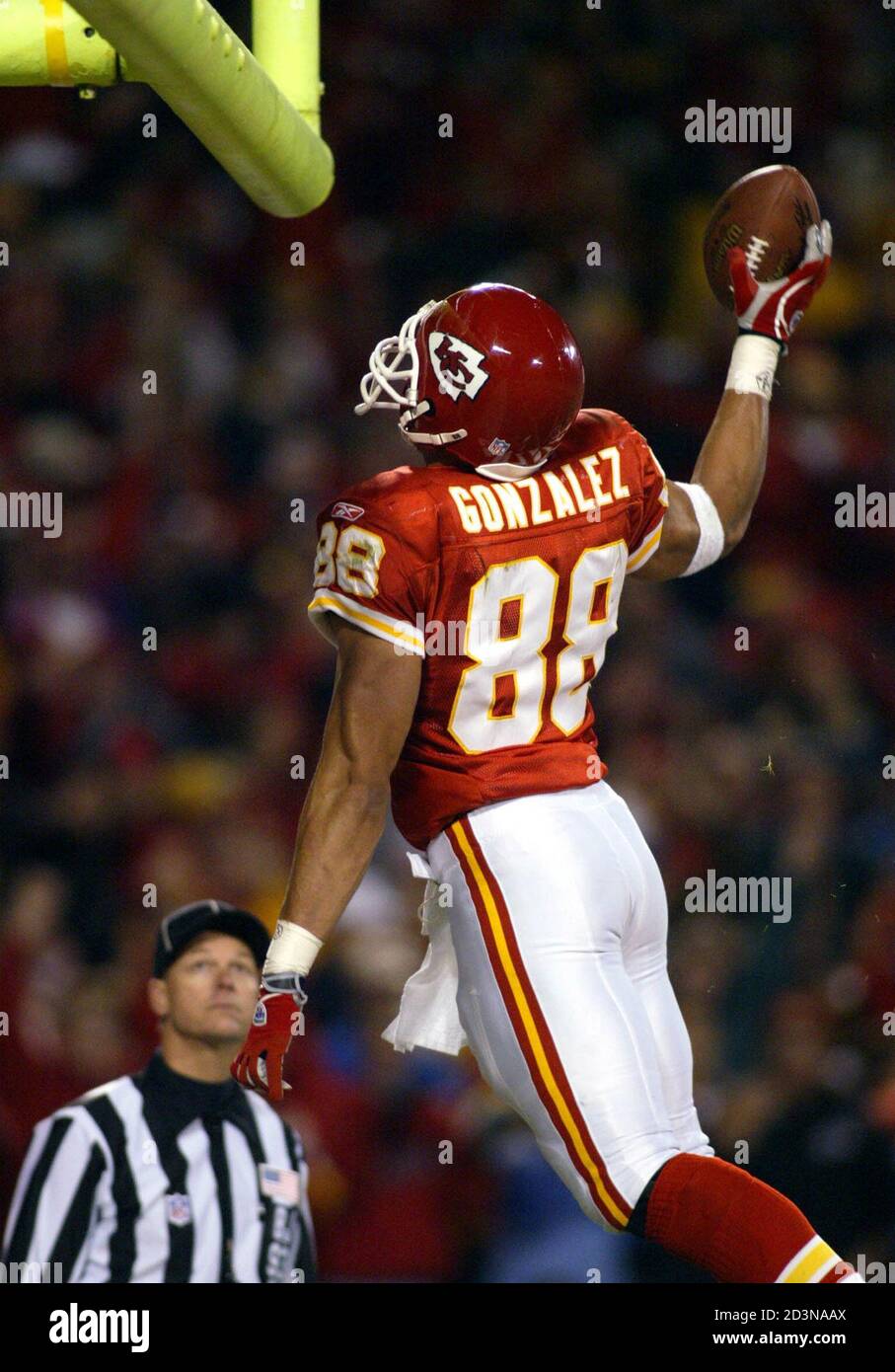 Tony gonzales chiefs hi-res stock photography and images - Alamy