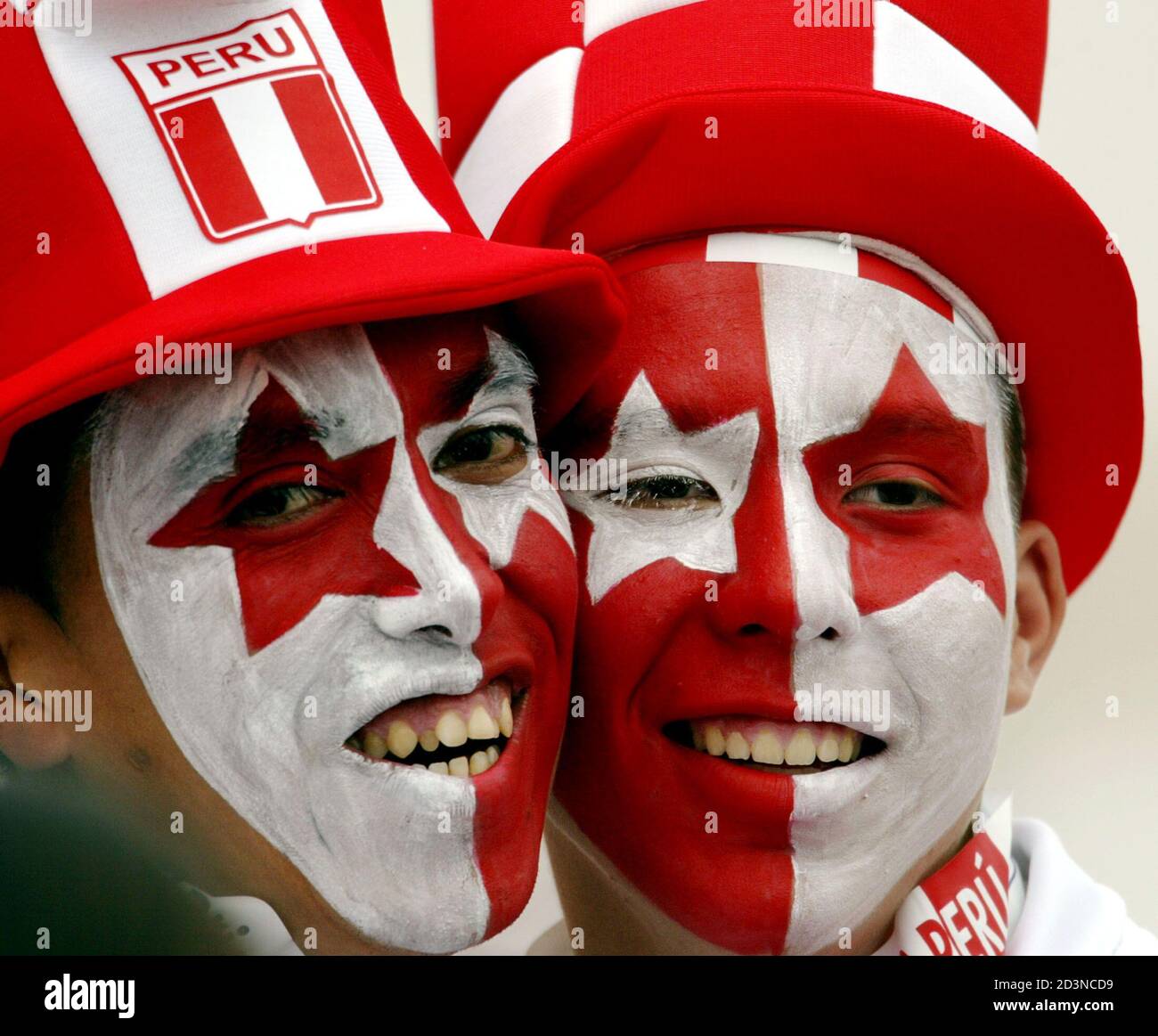 Peruvian soccer fans hi-res stock photography and images - Alamy