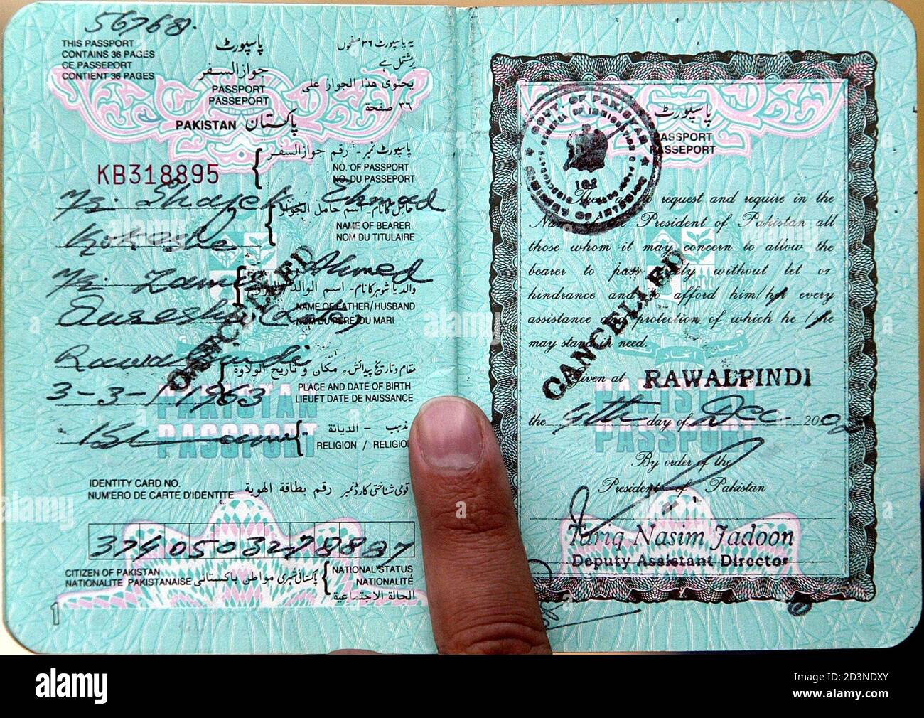 Pakistani passport hi-res stock photography and images - Alamy