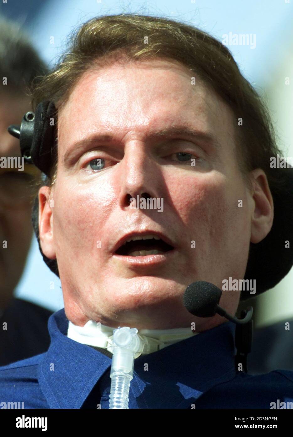Christopher reeve paralyzed 1995 hi-res stock photography and images ...