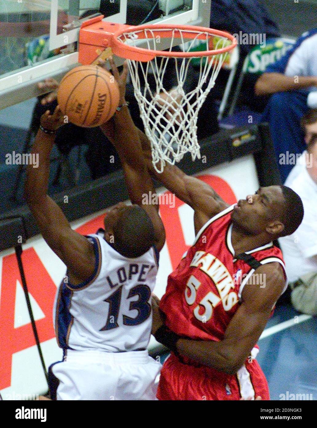 Dikembe mutombo block hi-res stock photography and images - Alamy