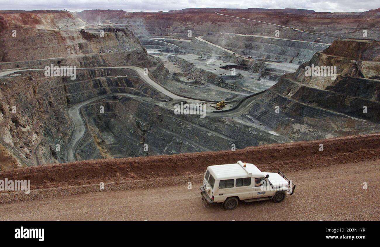 Depth of the pits hi-res stock photography and images - Alamy