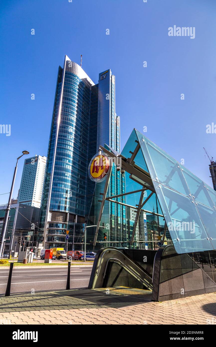 Rondo onz metro station hi-res stock photography and images - Alamy