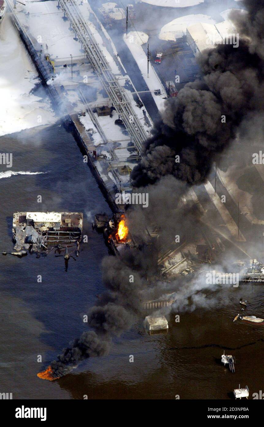 Exxon mobile gasoline hi-res stock photography and images - Alamy