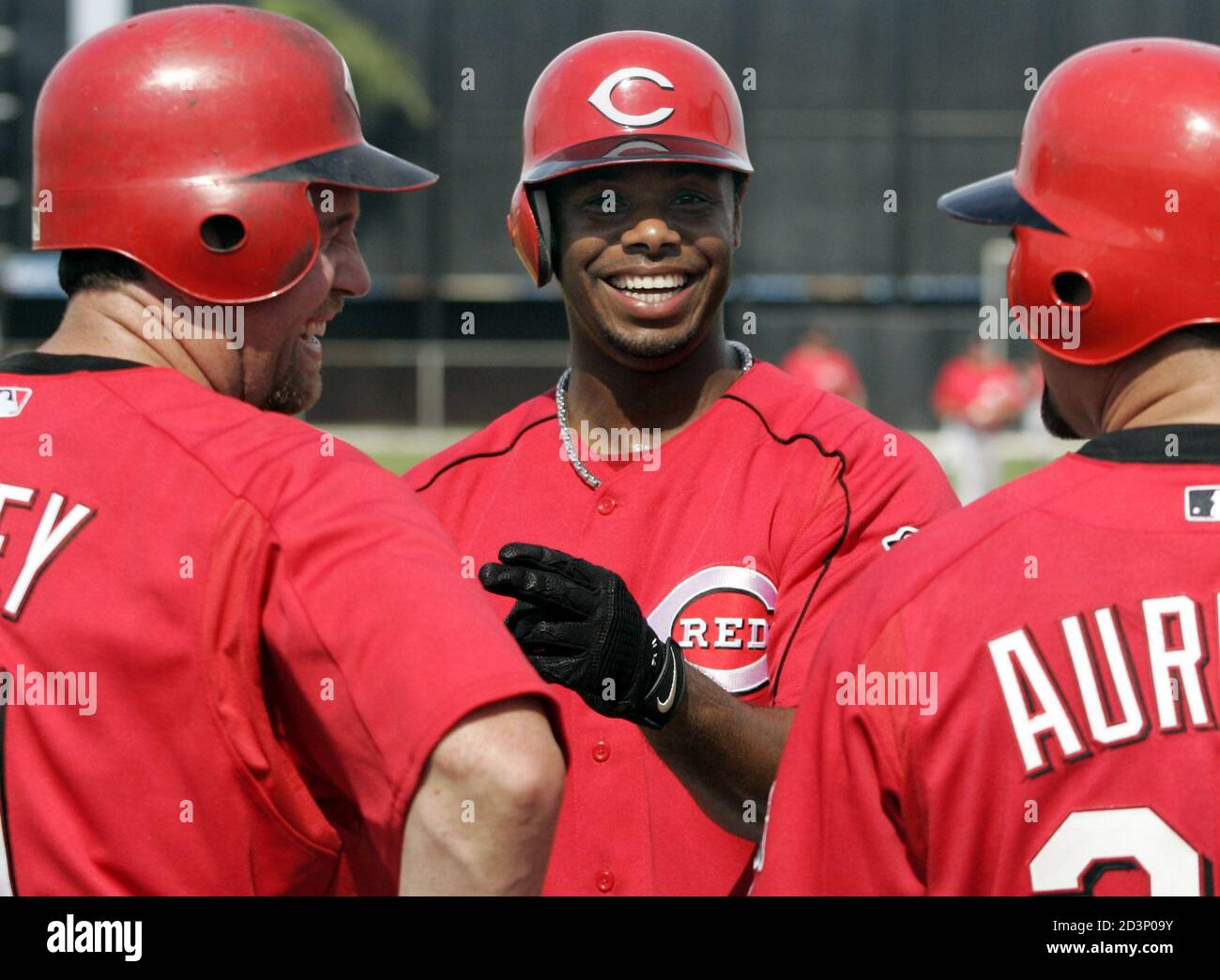 Cincinnati Reds Ken Griffey Jr. (C) smiles while telling a story to ...