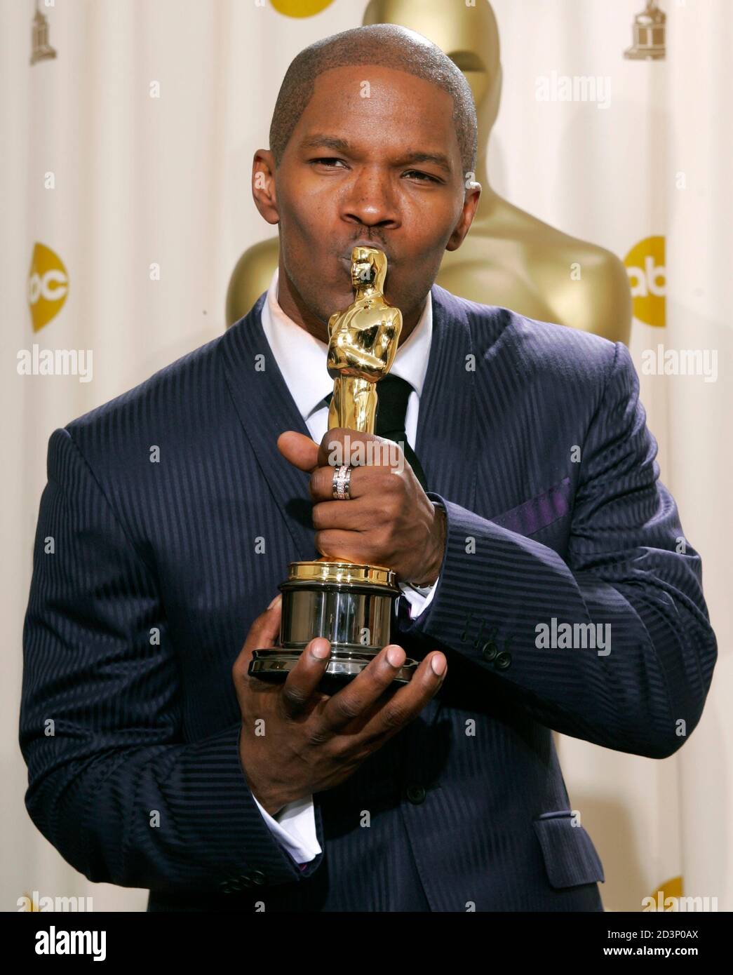 Jamie foxx with his award for best actor hi-res stock photography and ...
