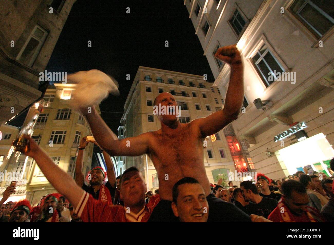 Ataturk olympic stadium liverpool fans hi-res stock photography and ...
