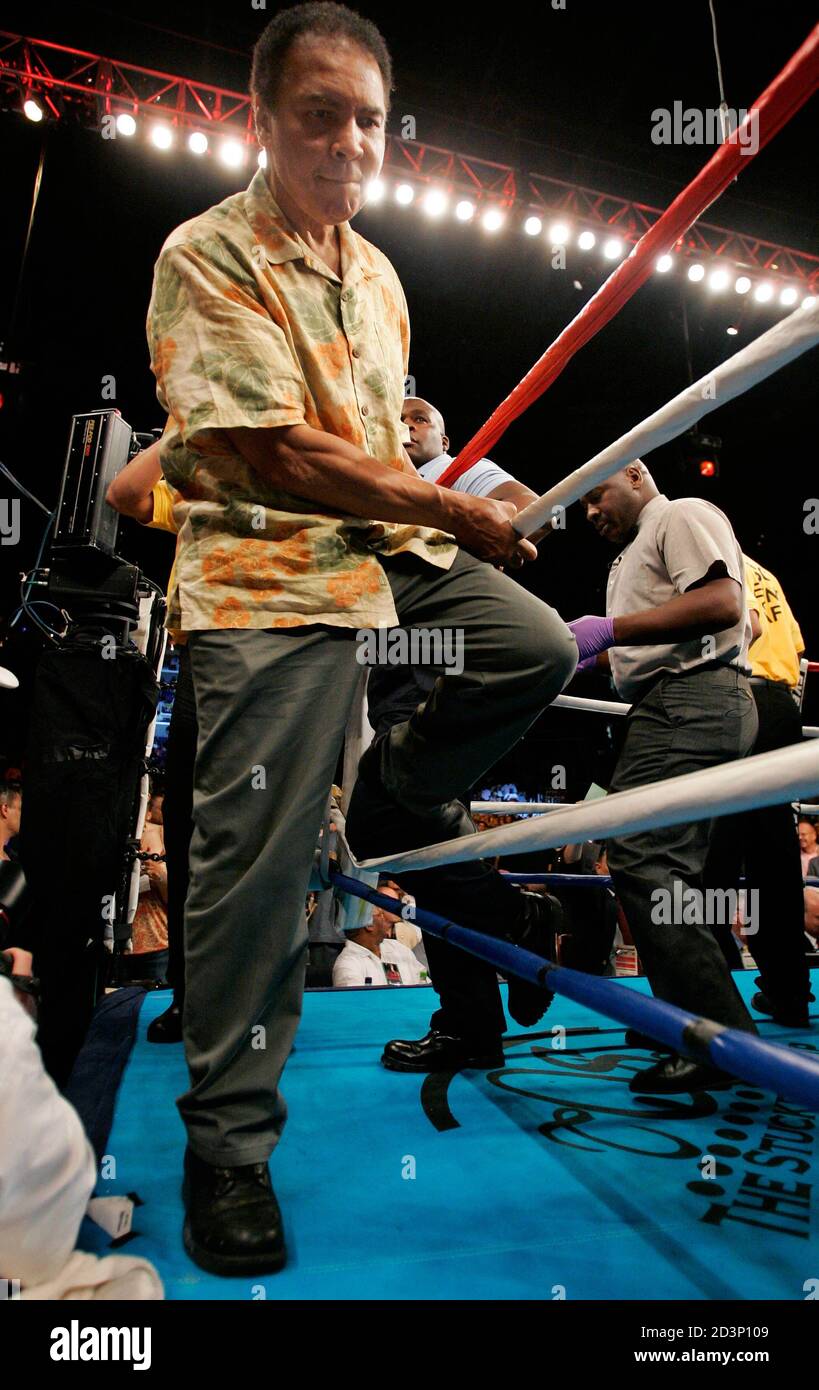 Laila ali boxing ring hi-res stock photography and images - Alamy