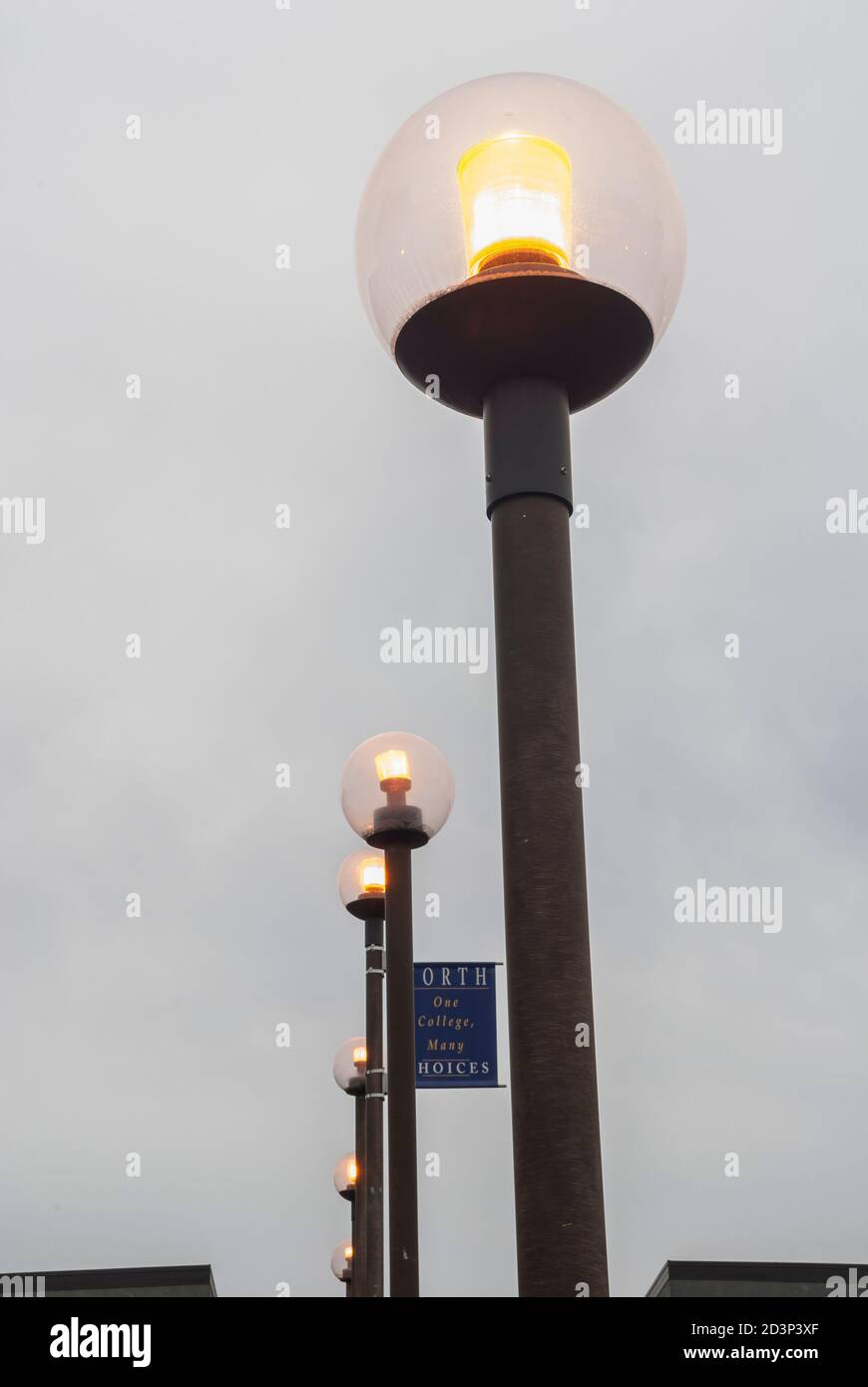 College lamp post banner hi-res stock photography and images - Alamy