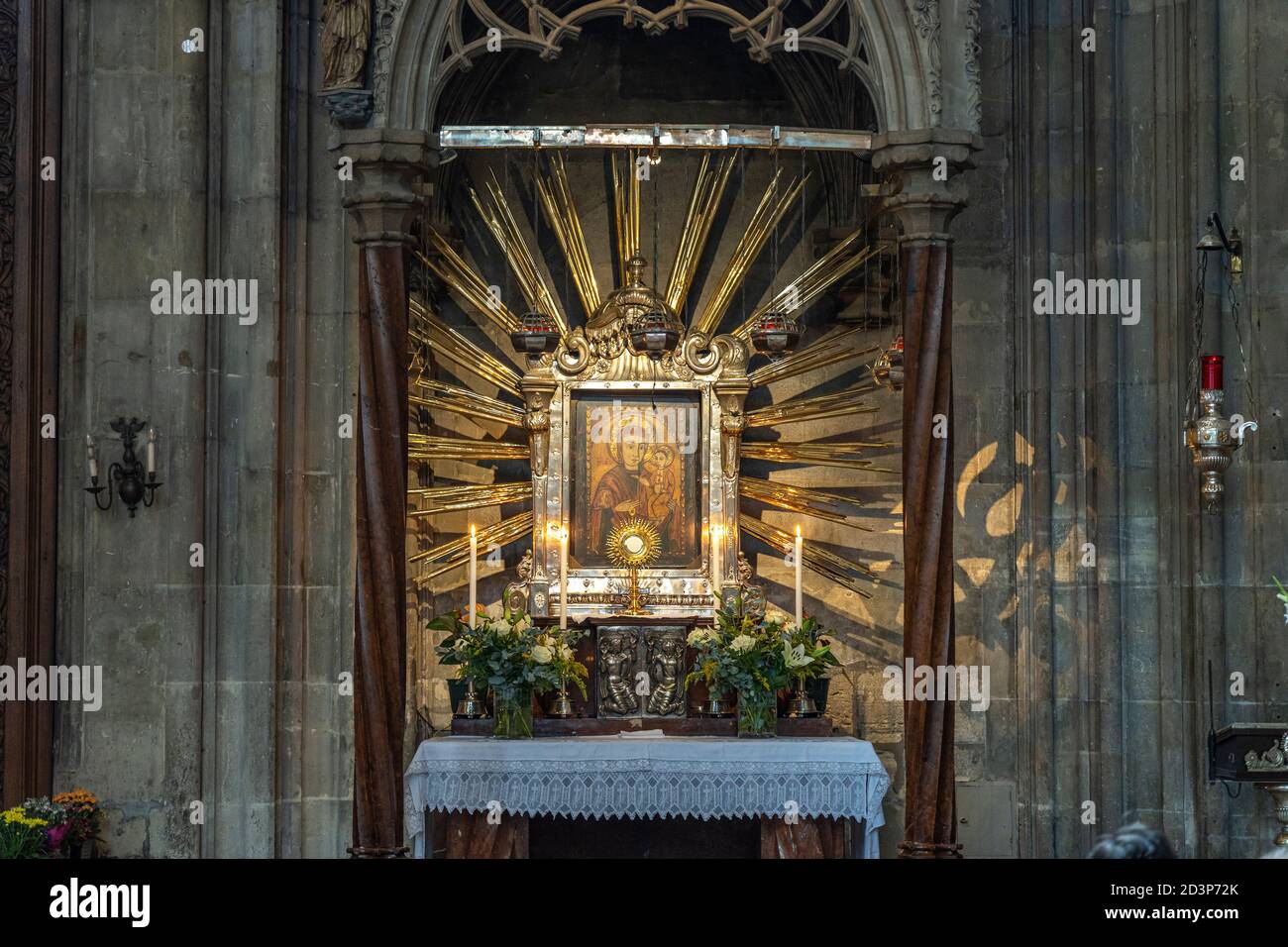 Altar des Gnadenbildes Maria Pócs oder Pötsch im Innenraum des ...
