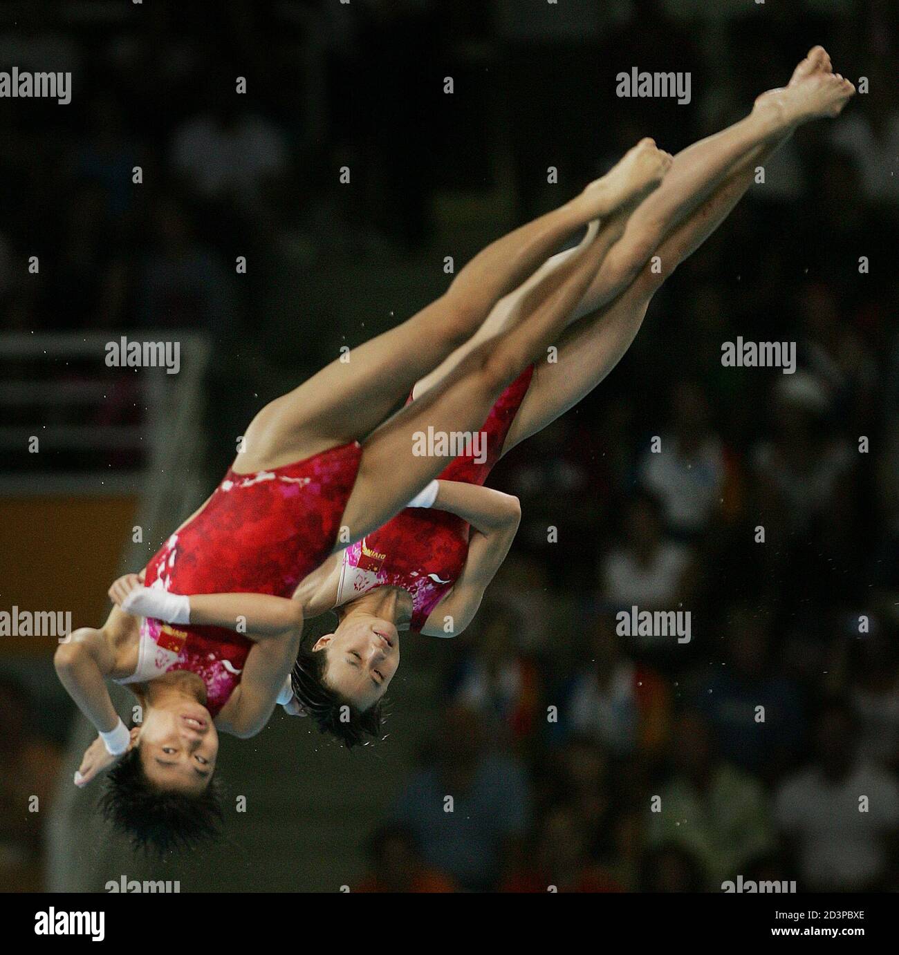 Synchronised diving 2004 hi-res stock photography and images - Alamy
