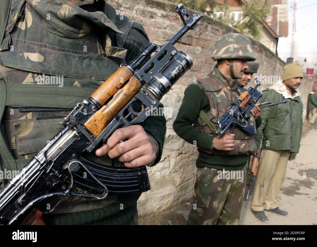 Indian shooting gun hi-res stock photography and images - Alamy