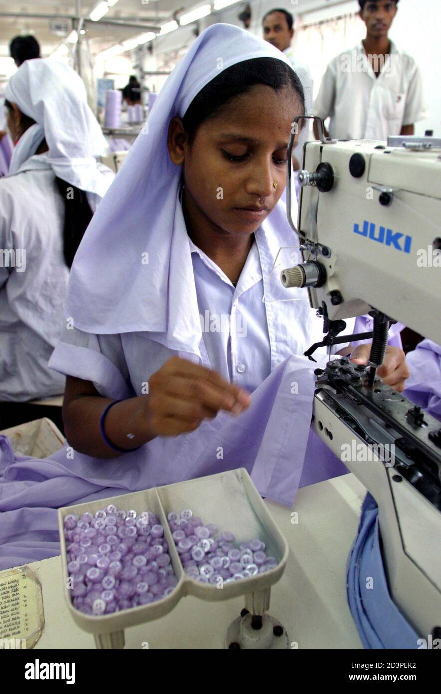 Bangladeshi female textile worker hi-res stock photography and images ...