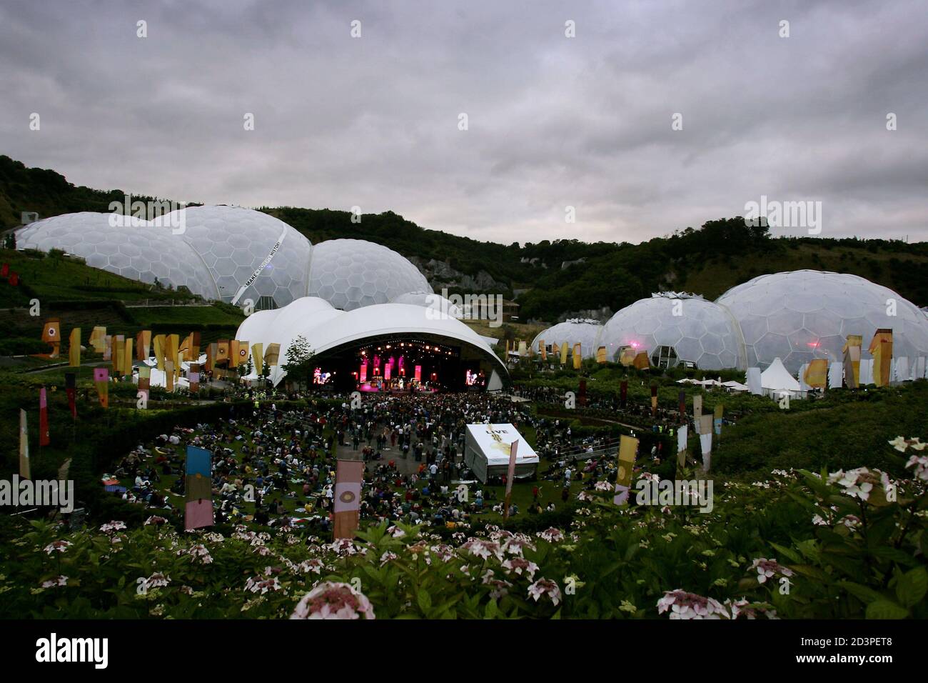 Live 8 africa calling concert the eden project hi-res stock photography ...