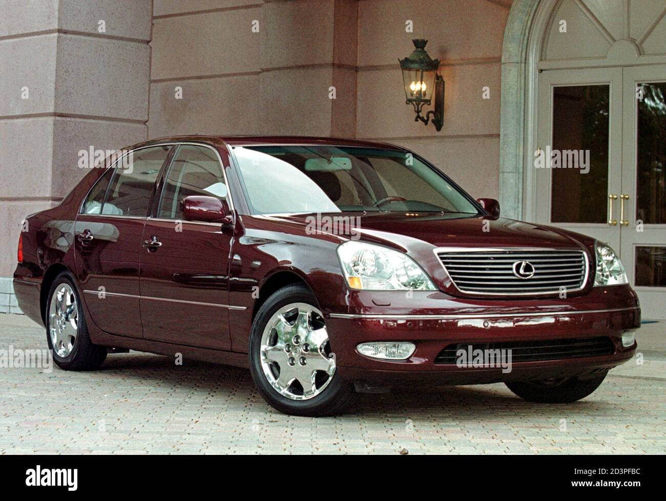 4 liter v8 hi-res stock photography and images - Alamy