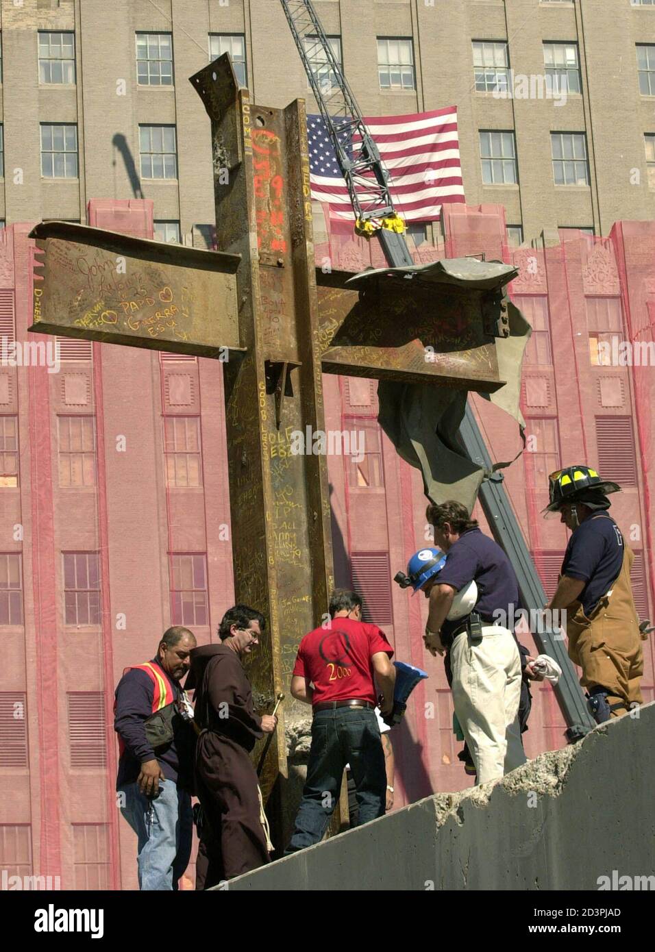 World trade center twin tower steel beams hi-res stock photography and ...