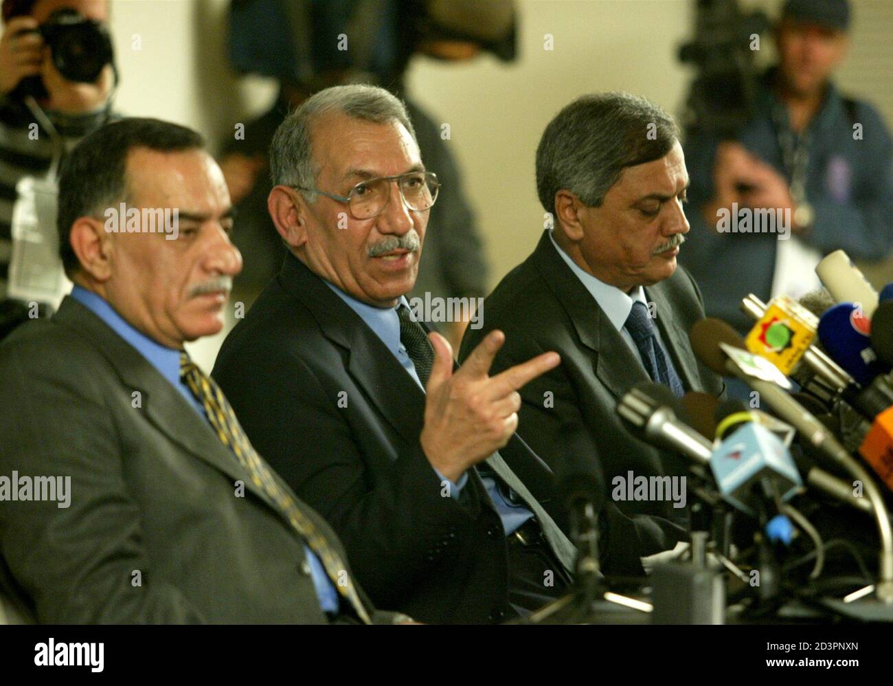 Iraq oil january 2003 hi-res stock photography and images - Alamy