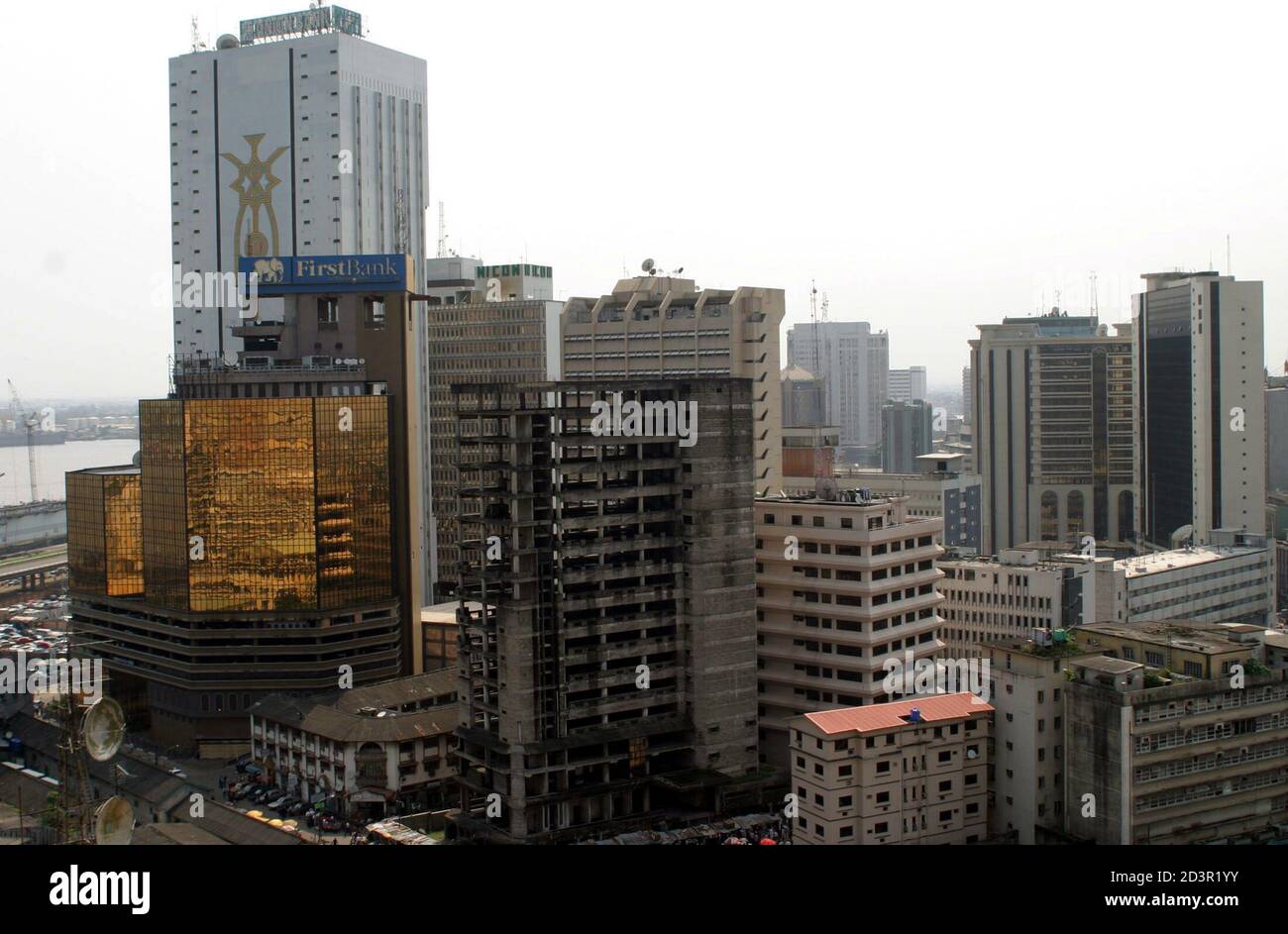 Skyline commercial buildings lagos hi-res stock photography and images ...