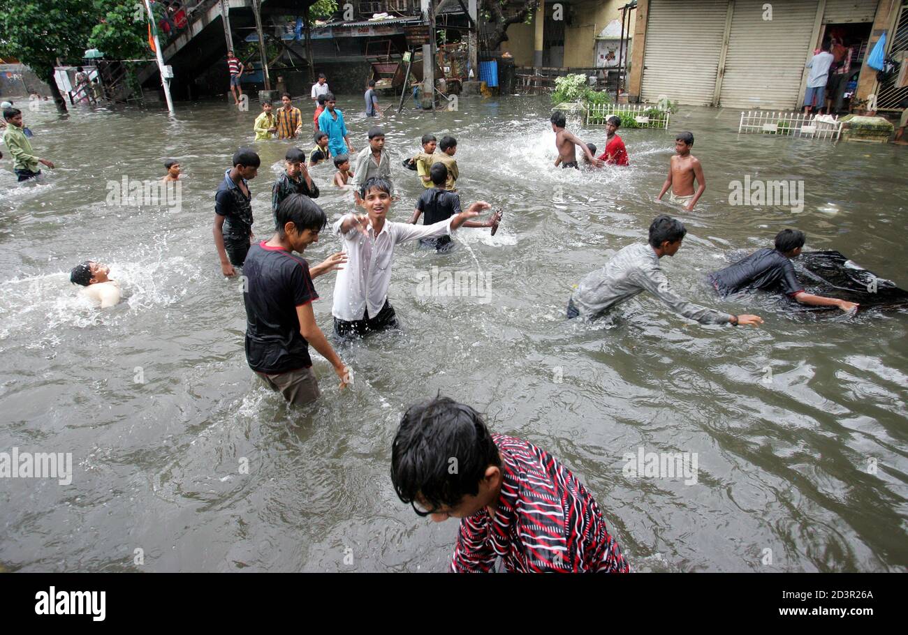 Children play in floods hi-res stock photography and images - Alamy