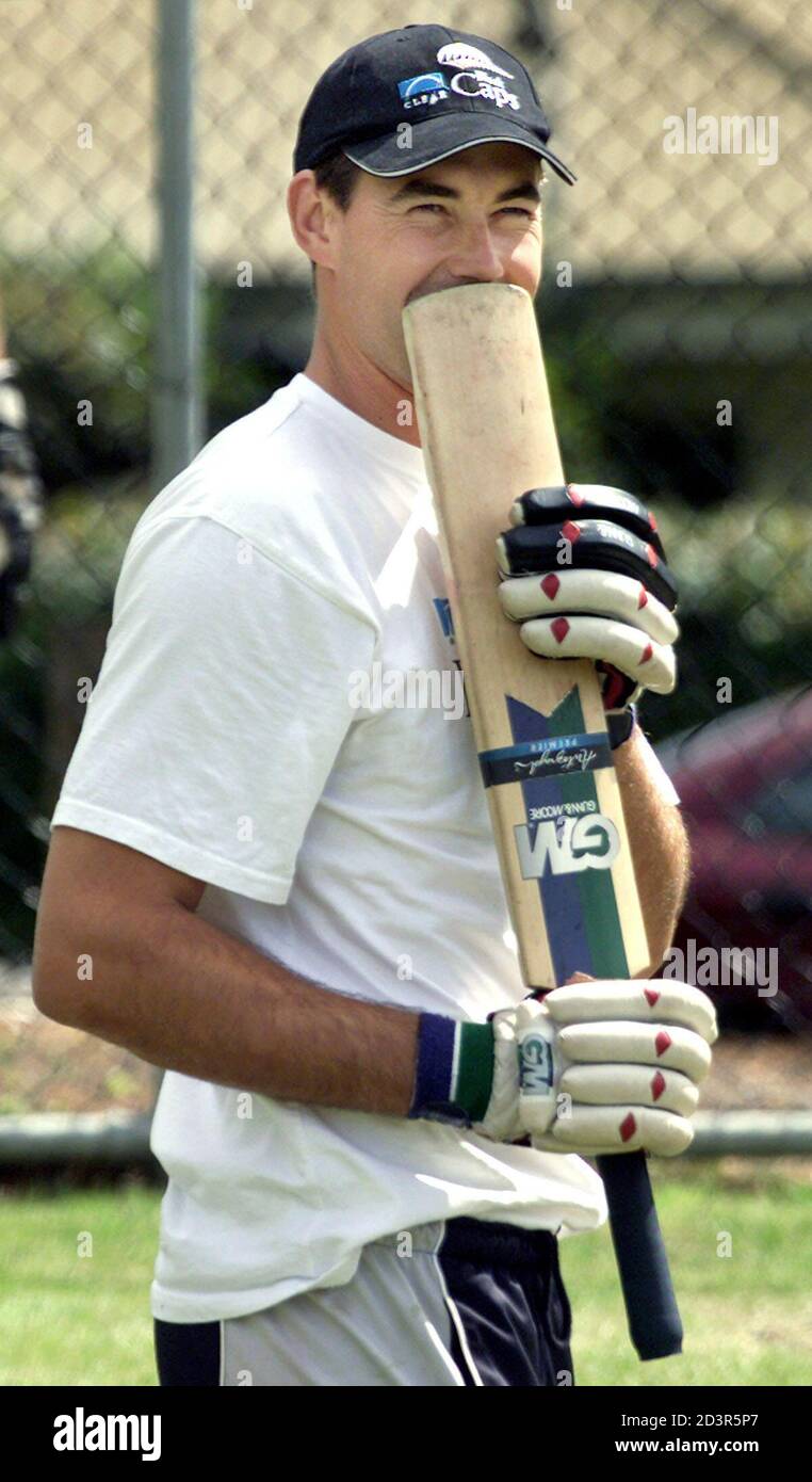 Black caps cricket hi-res stock photography and images - Alamy