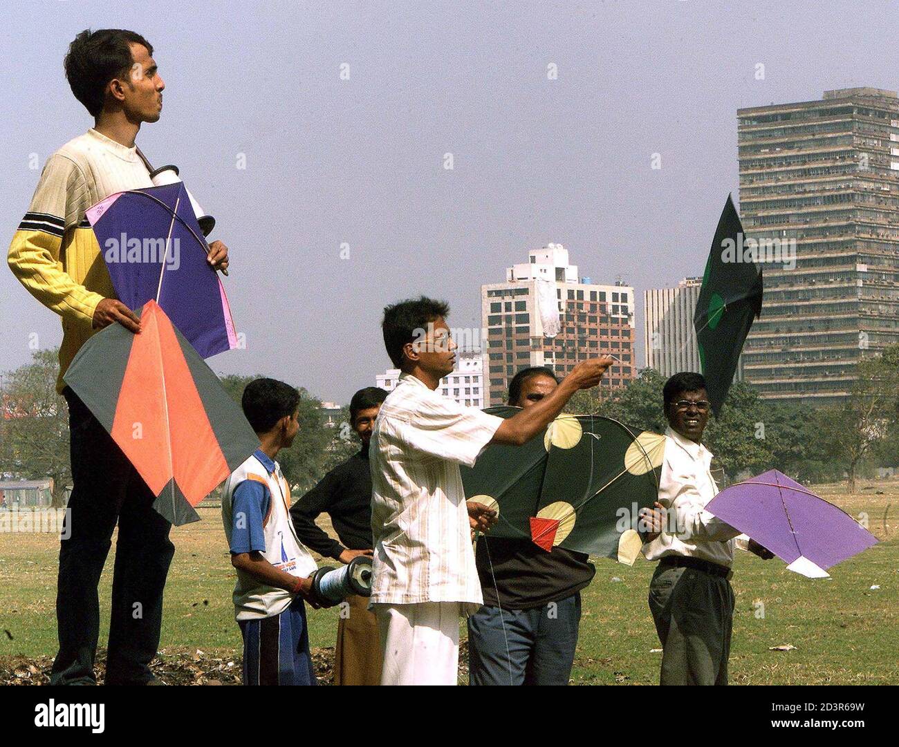 India kite flying competition hi-res stock photography and images - Alamy