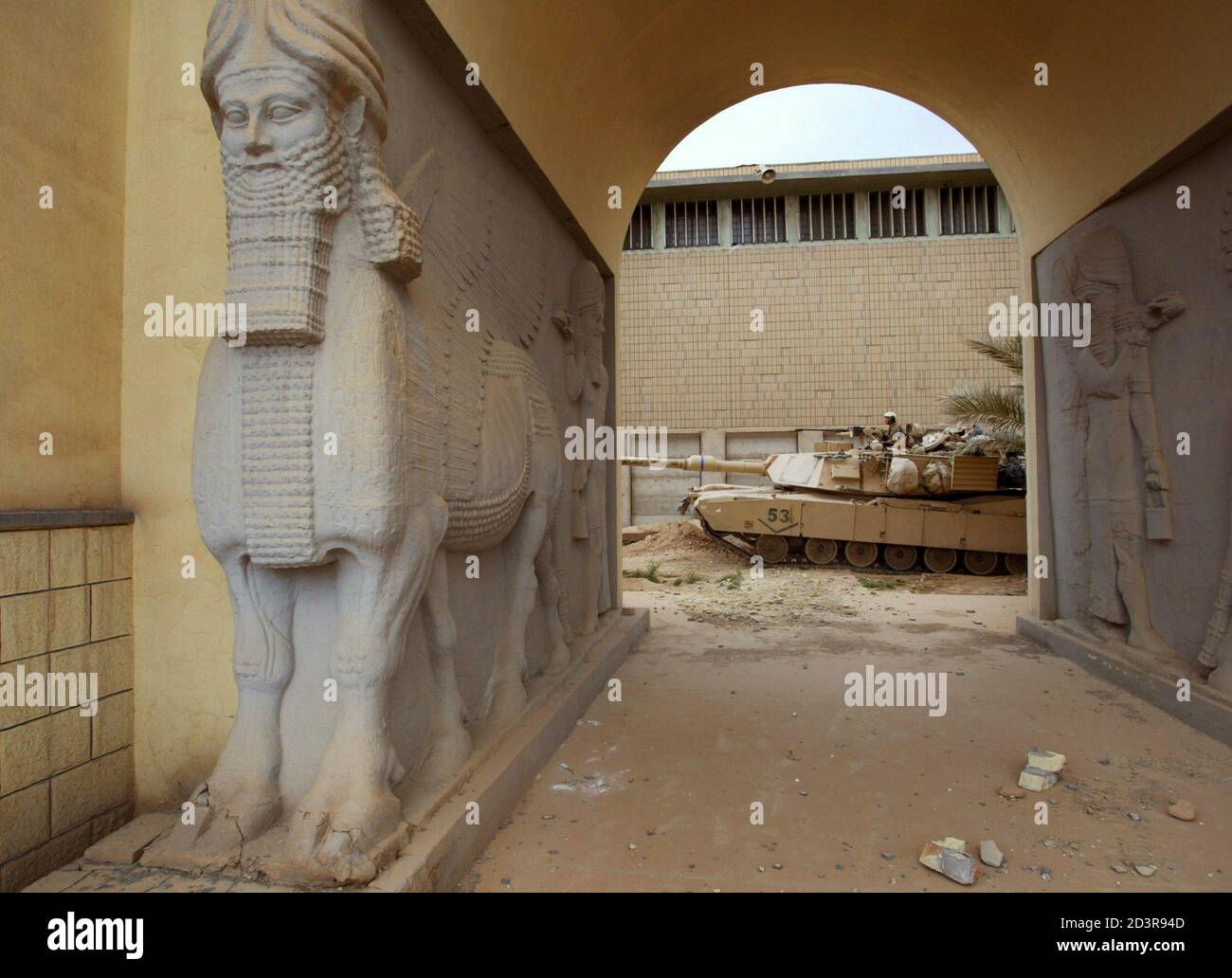 Baghdad museum iraq looting hi-res stock photography and images - Alamy