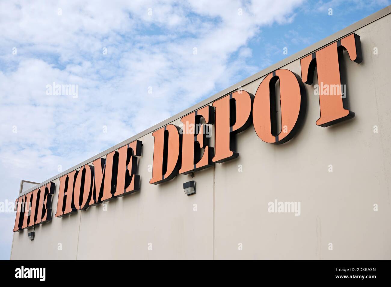 Home depot logo hi-res stock photography and images - Alamy