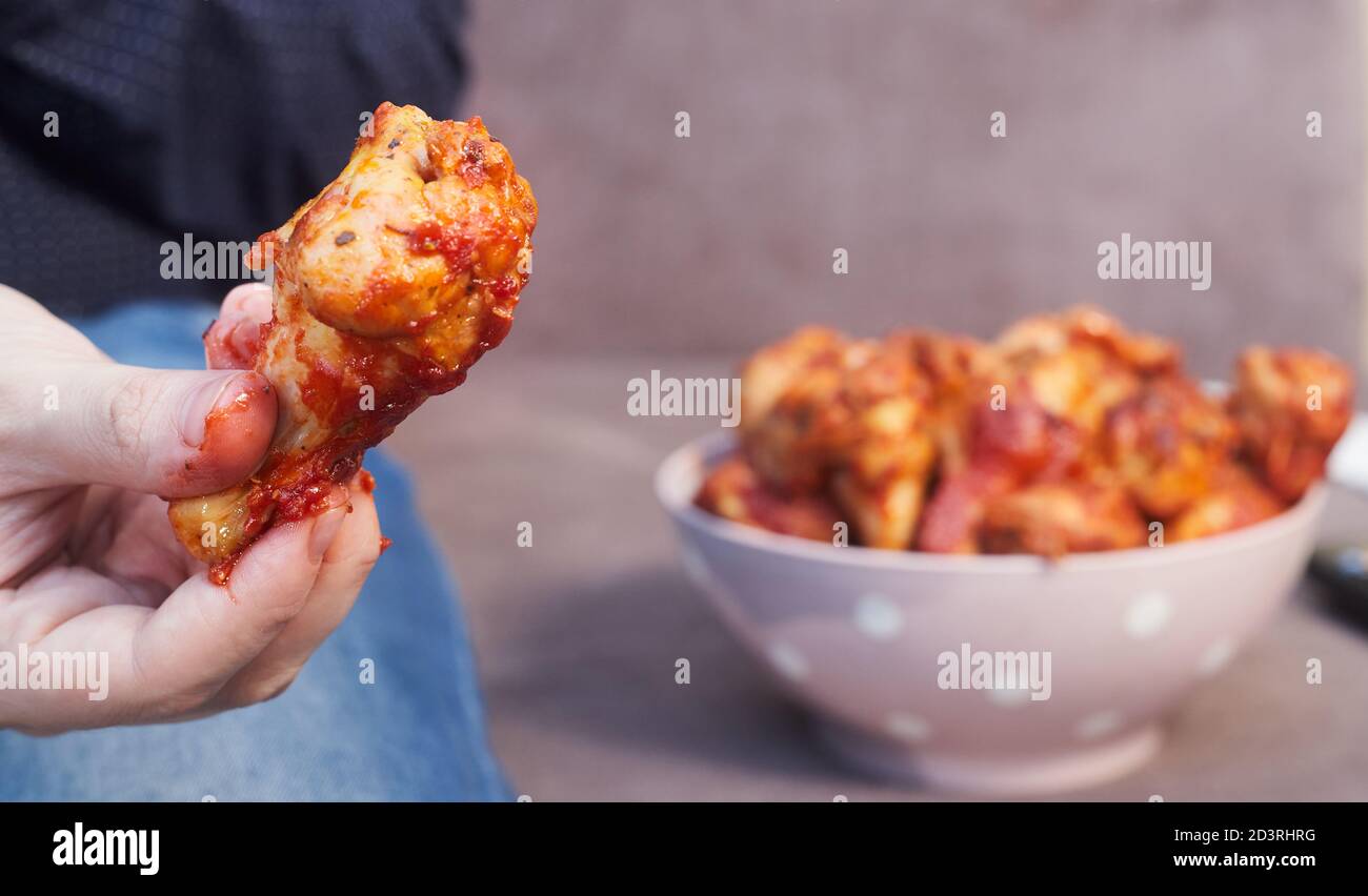 Bbq chicken wings house party hi-res stock photography and images - Alamy