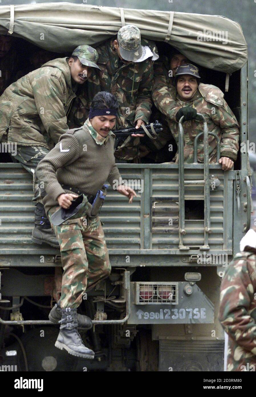 Indian army soldier on kashmir border hi-res stock photography and ...