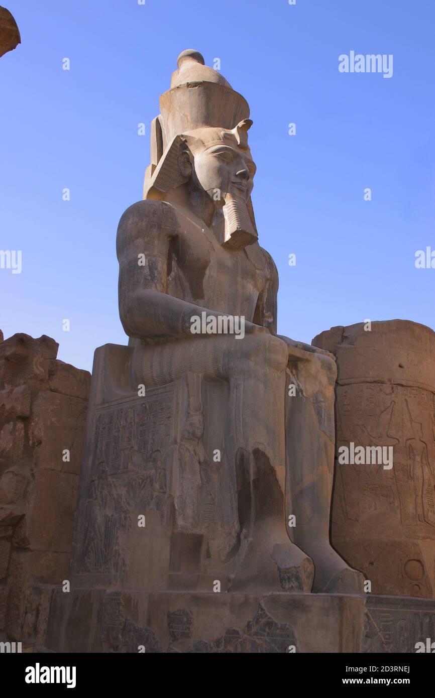 Pharaoh Rameses II stone Statue in Luxor Temple Stock Photo - Alamy