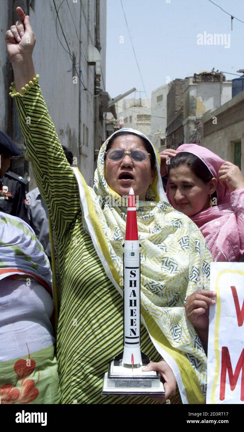 Pakistan nuclear 1998 hi-res stock photography and images - Alamy