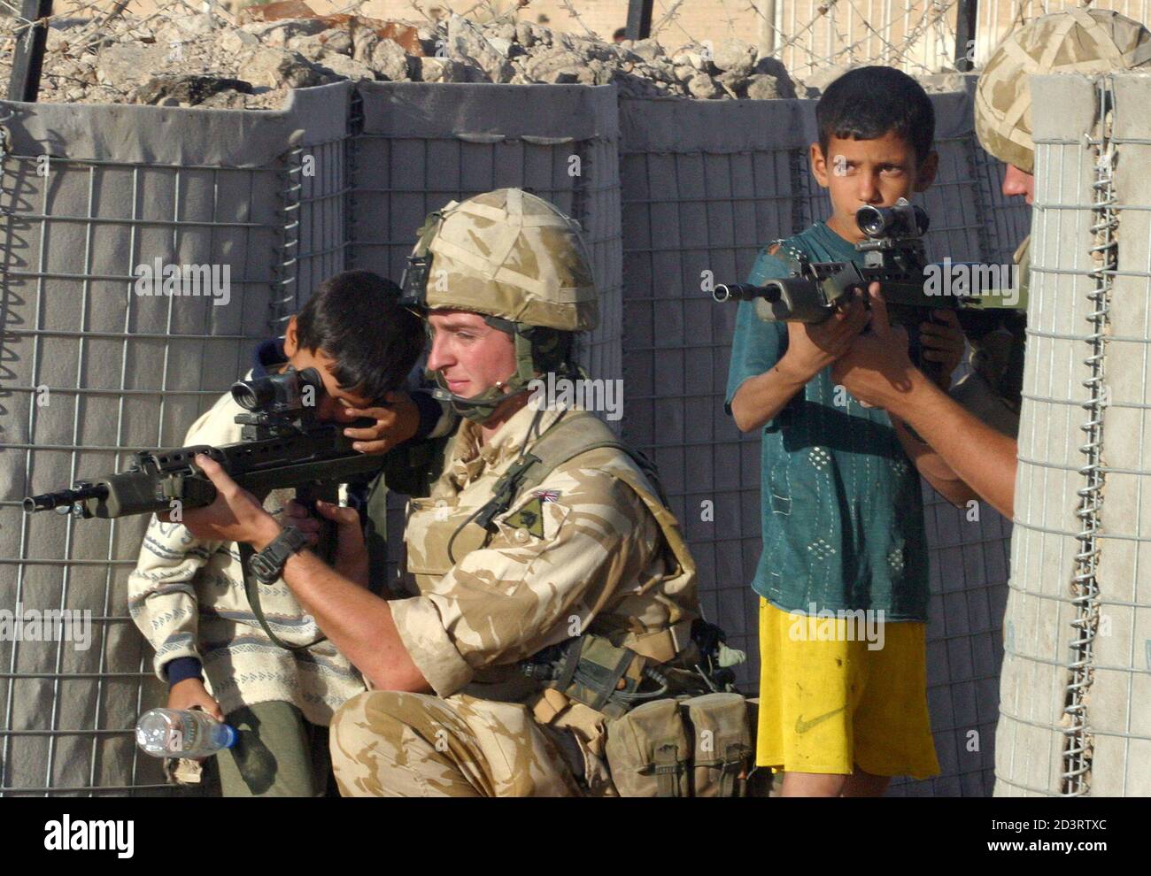 British soldiers iraq 2003 hi-res stock photography and images - Alamy