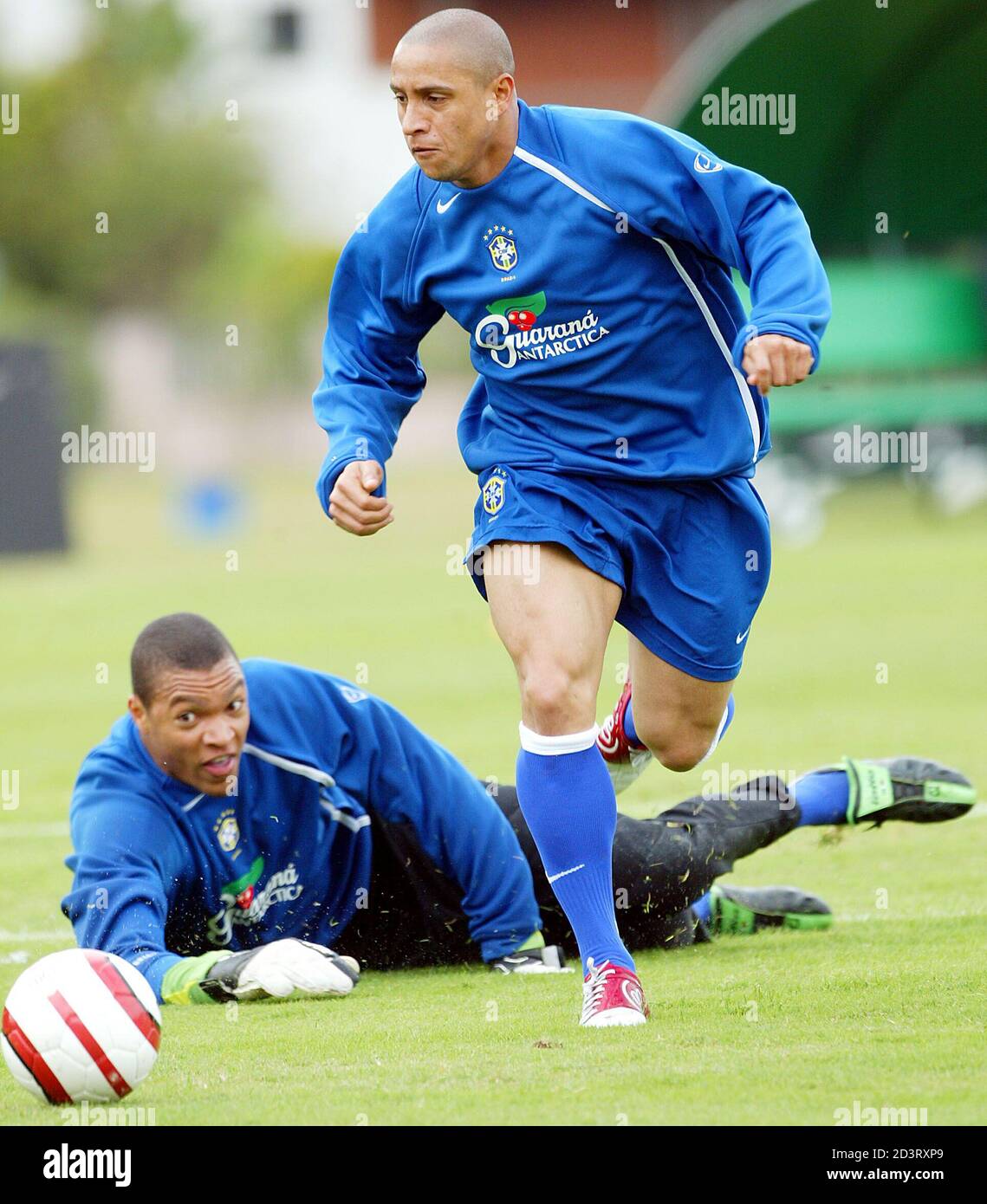 Roberto carlos brazil real madrid hi-res stock photography and images ...